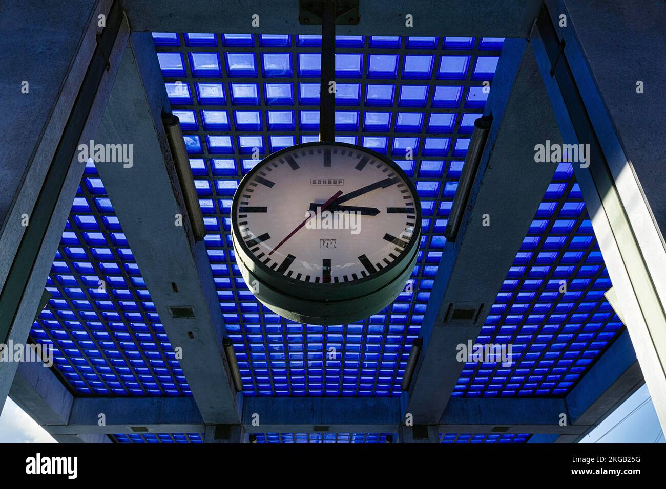 Clock on the platform of the S-Bahn, roof made of blue glass blocks and ...