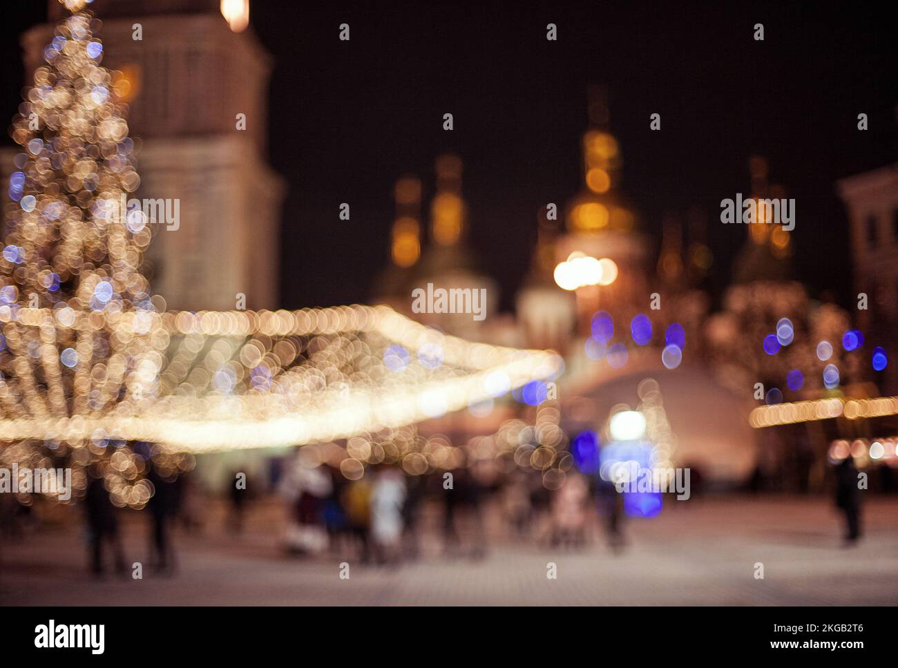 Illumination on tree night city hi-res stock photography and images - Alamy