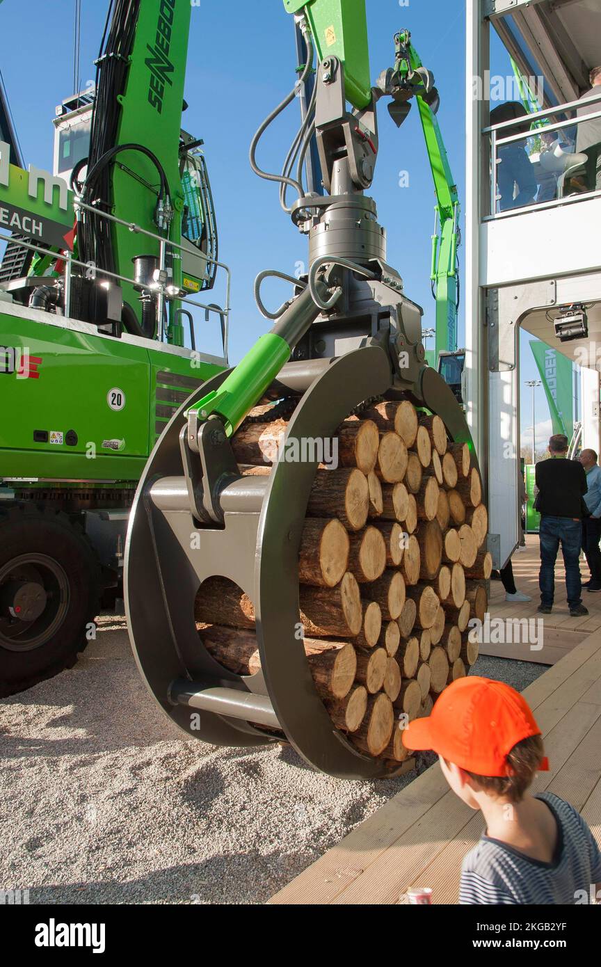 Excavator for timber loading, timber industry, handling solution for ...