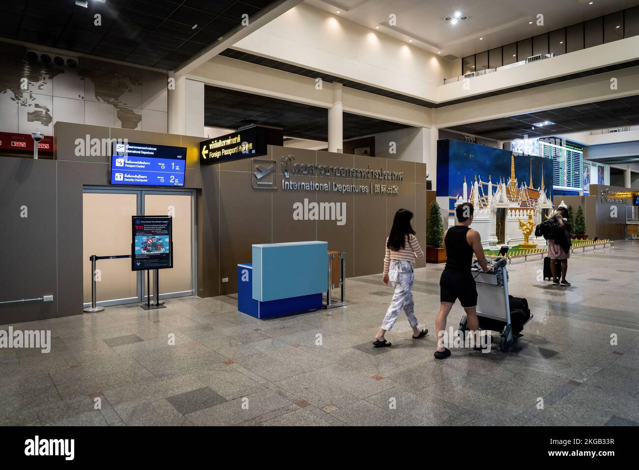 Bangkok, Thailand. 23rd Nov, 2022. Passengers enter immigration ...