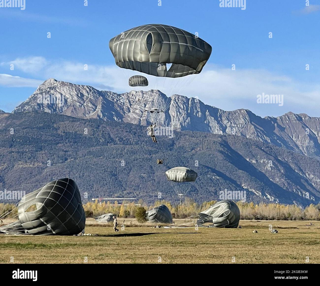U.S. Army Paratroopers assigned to 54th Brigade Engineer Battalion ...
