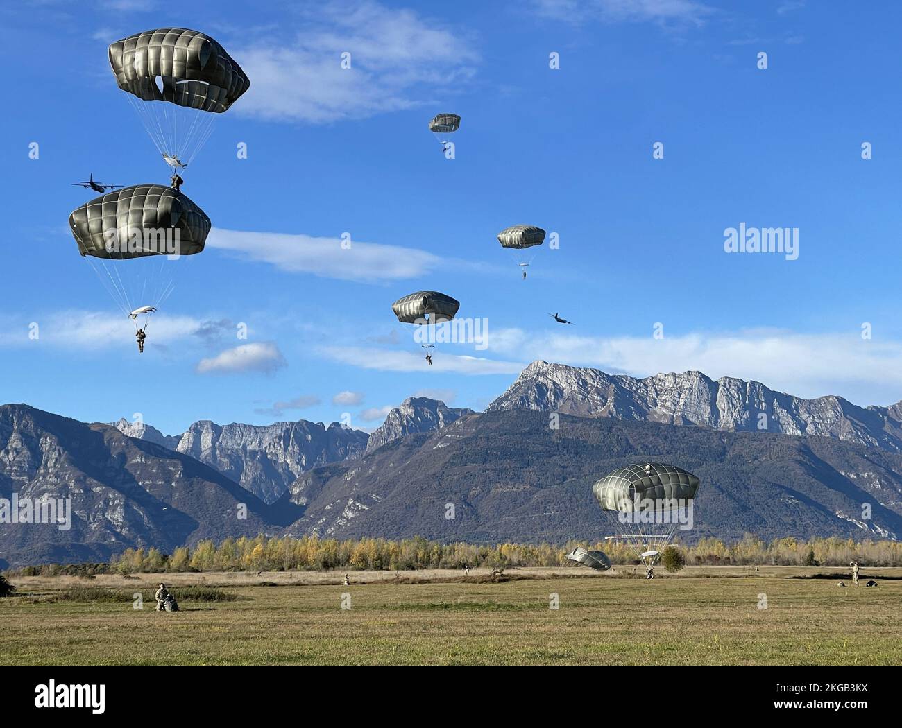 U.S. Army Paratroopers assigned to 54th Brigade Engineer Battalion ...