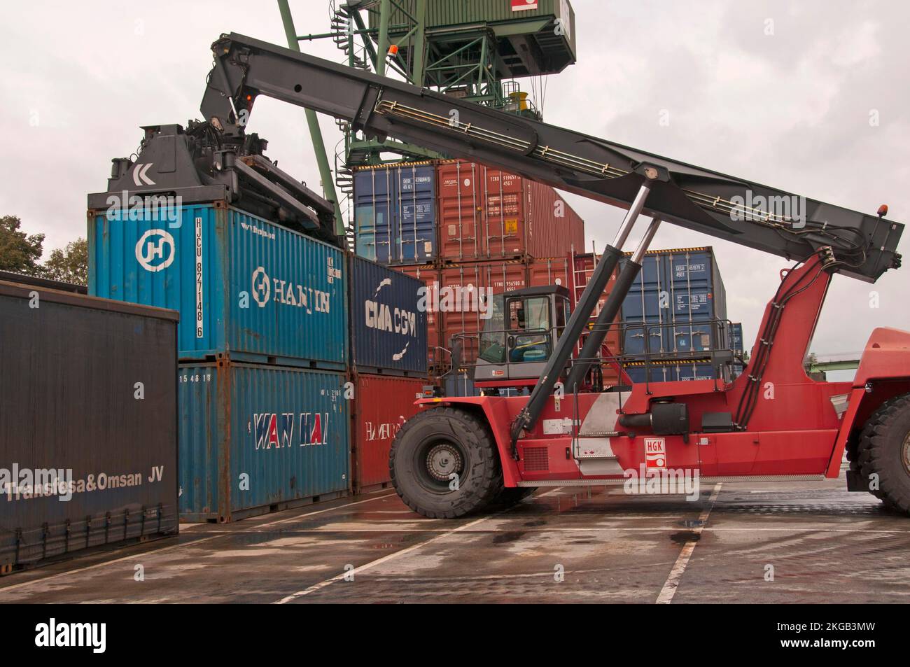 Container terminal, Kalmar spreader handles containers delivered by ...