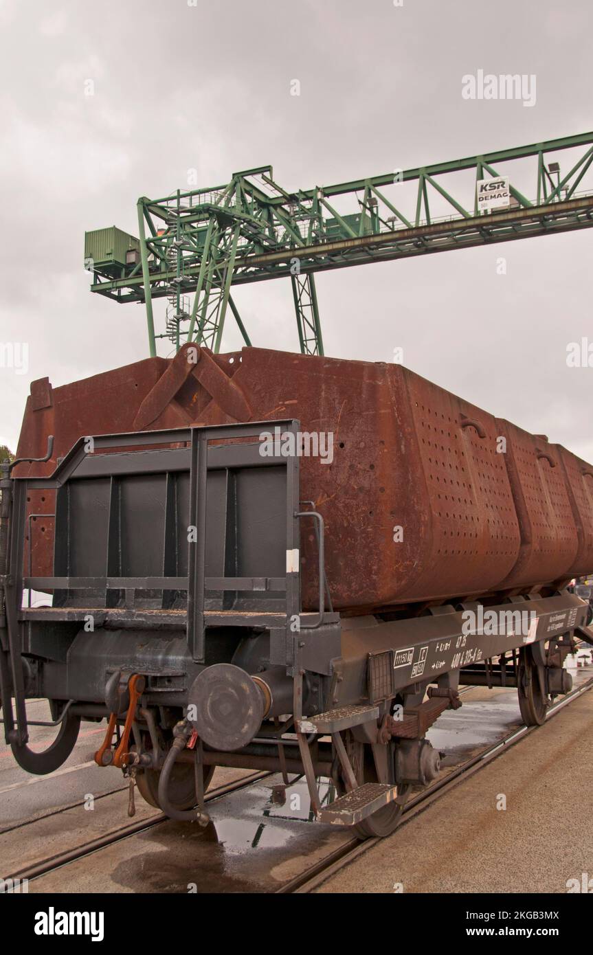 Open bucket wagon type Fzz, two-axle carrying wagon with three ...