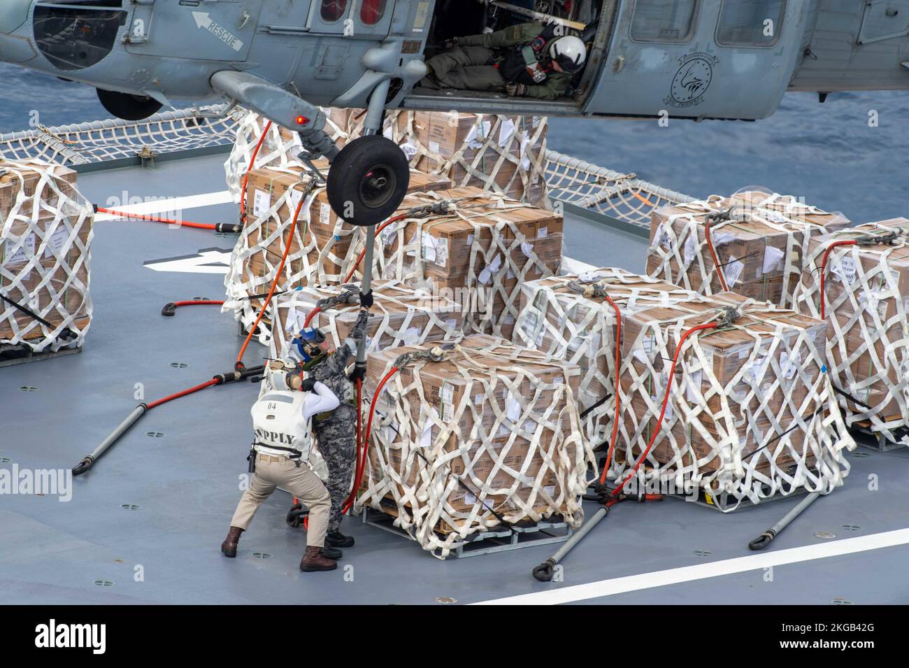 221120-N-YX844-1294 PHILIPPINE SEA (Nov. 20, 2022) Senior Chief ...