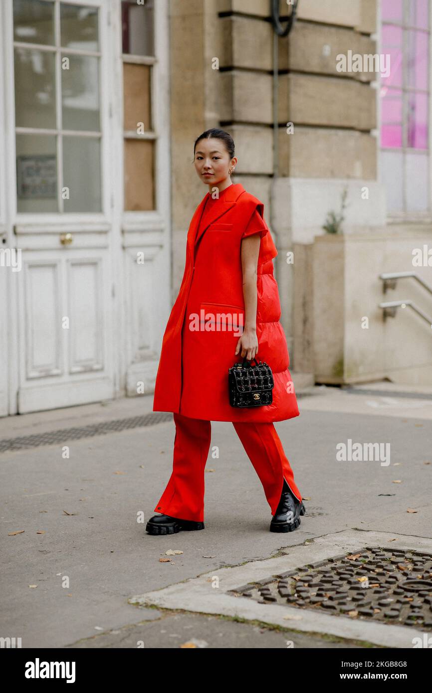 Street style, Yan Yan Chan arriving at Sacai Spring Summer 2023 show ...