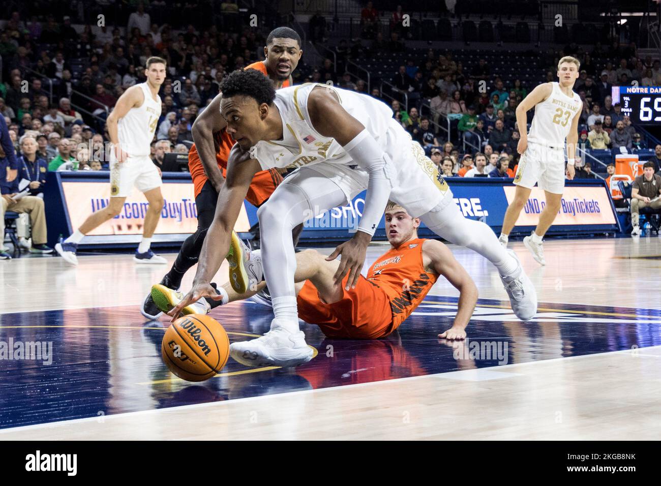 November 22, 2022: Notre Dame guard JJ Starling (1) picks up the loose ...