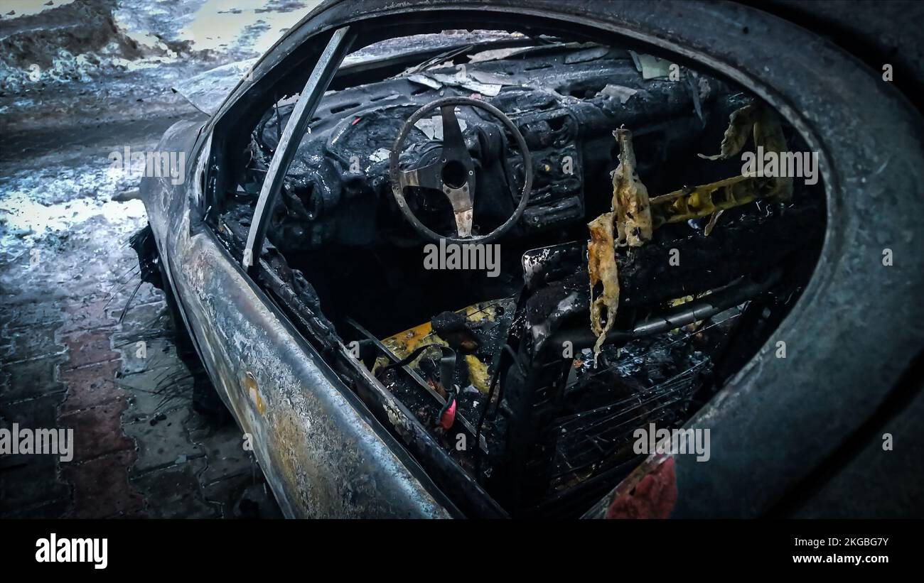 close up. the wheel damaged the burnt car Stock Photo - Alamy