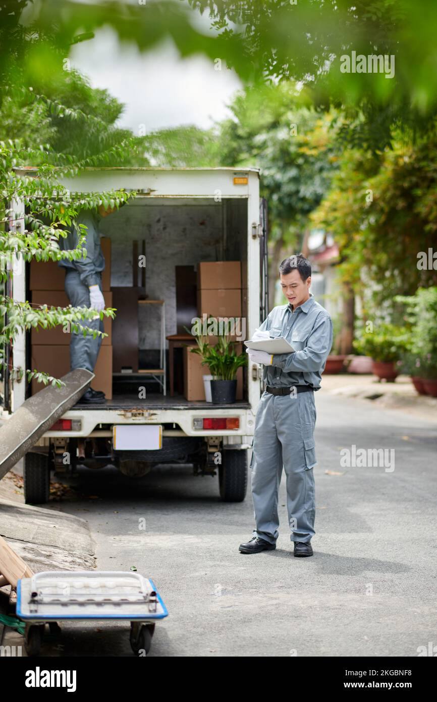 Female mover van hi-res stock photography and images - Alamy