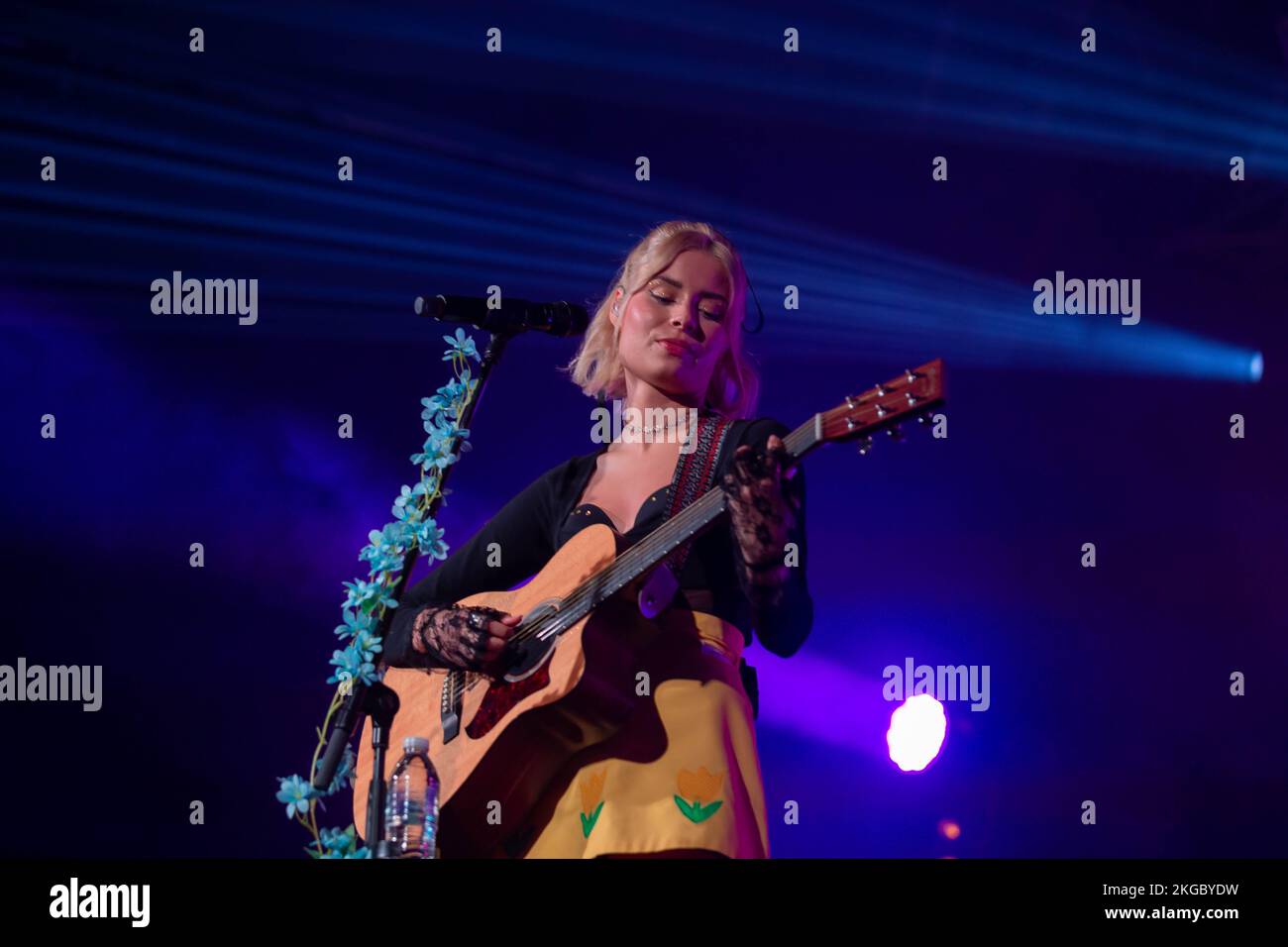Glasgow, Scotland 22nd November 2022. Scottish singer Nina Nesbitt live ...