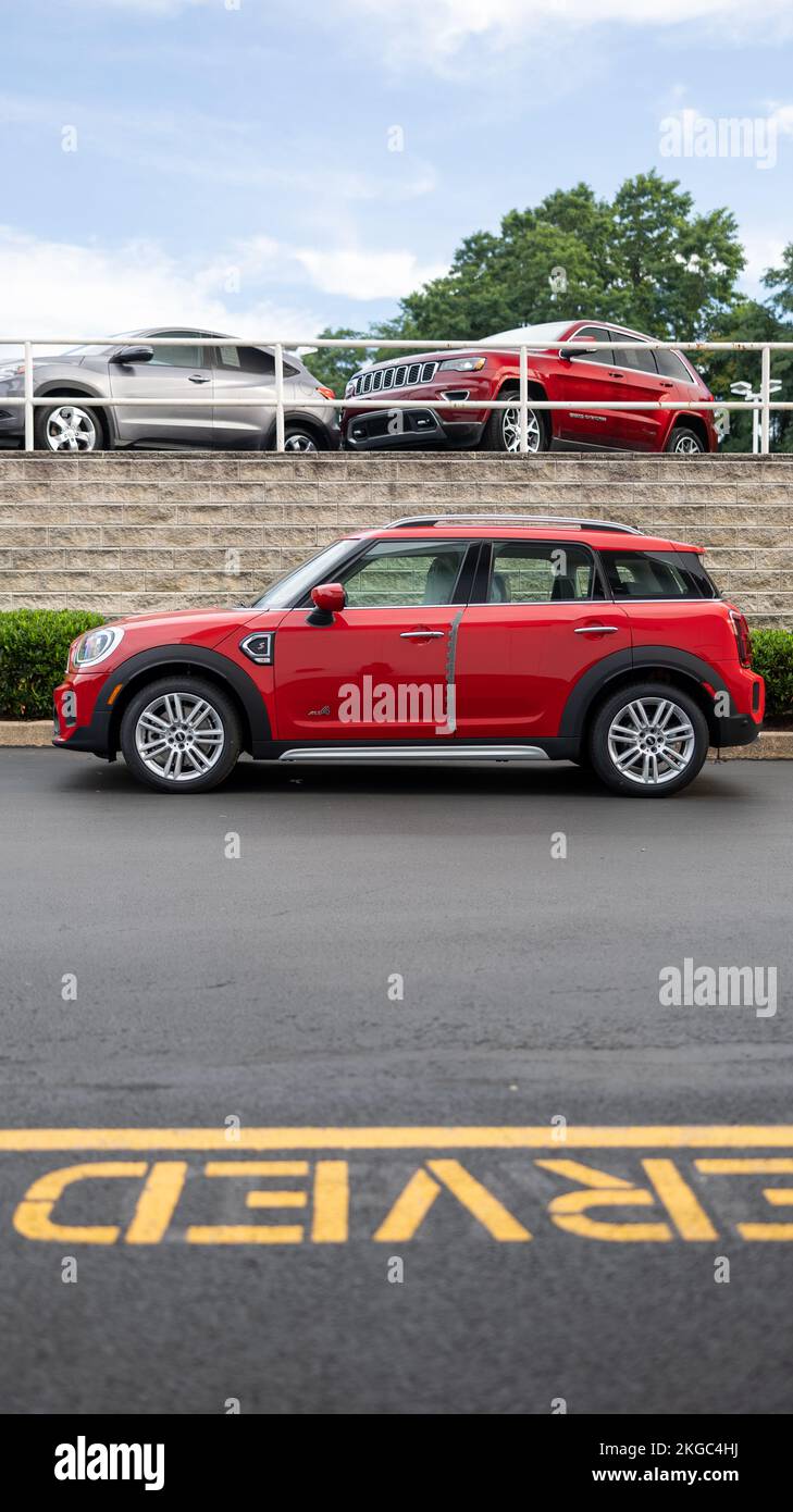 Red mini cooper countryman hi-res stock photography and images - Alamy