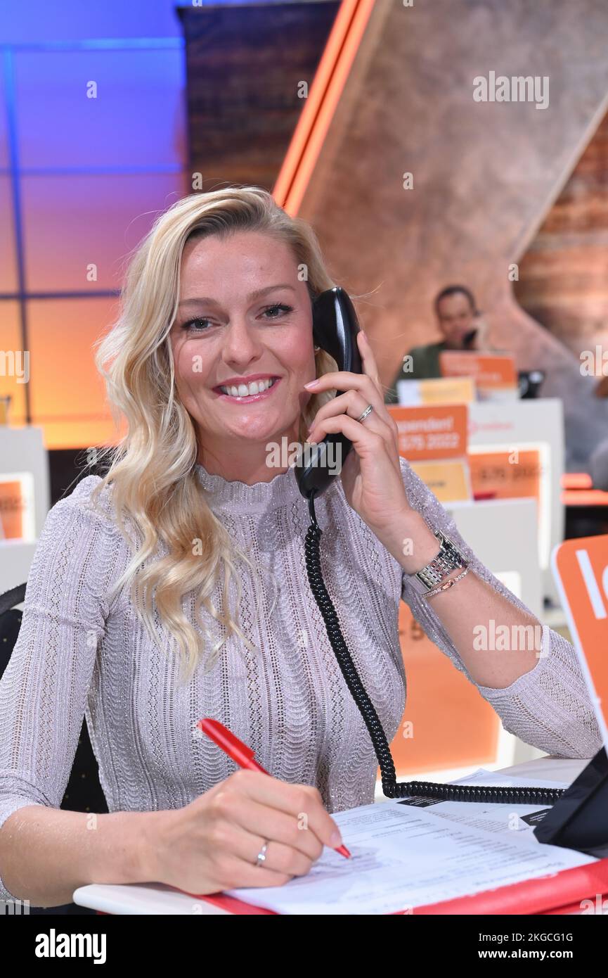 17 November 2022, North Rhine-Westphalia, Hürth: Presenter Miriam ...