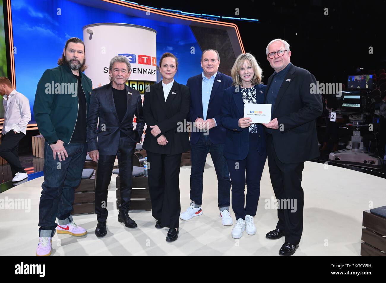 17 November 2022, North Rhine-Westphalia, Hürth: Rea Garvey, l-r, Peter ...