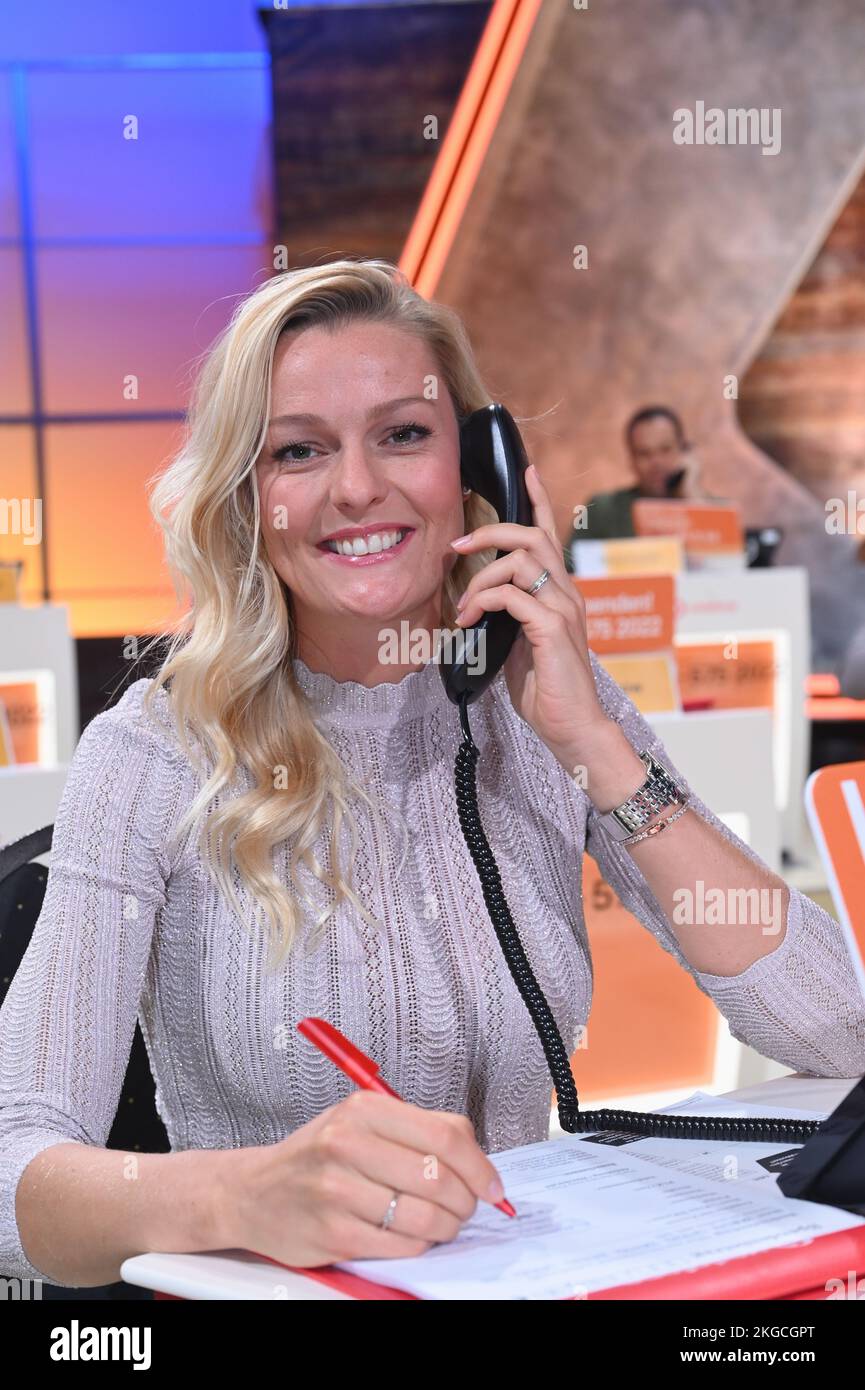 17 November 2022, North Rhine-Westphalia, Hürth: Presenter Miriam ...