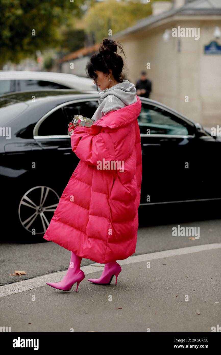 Street style, Angela Rozas Saiz arriving at Sacai Spring Summer 2023 ...
