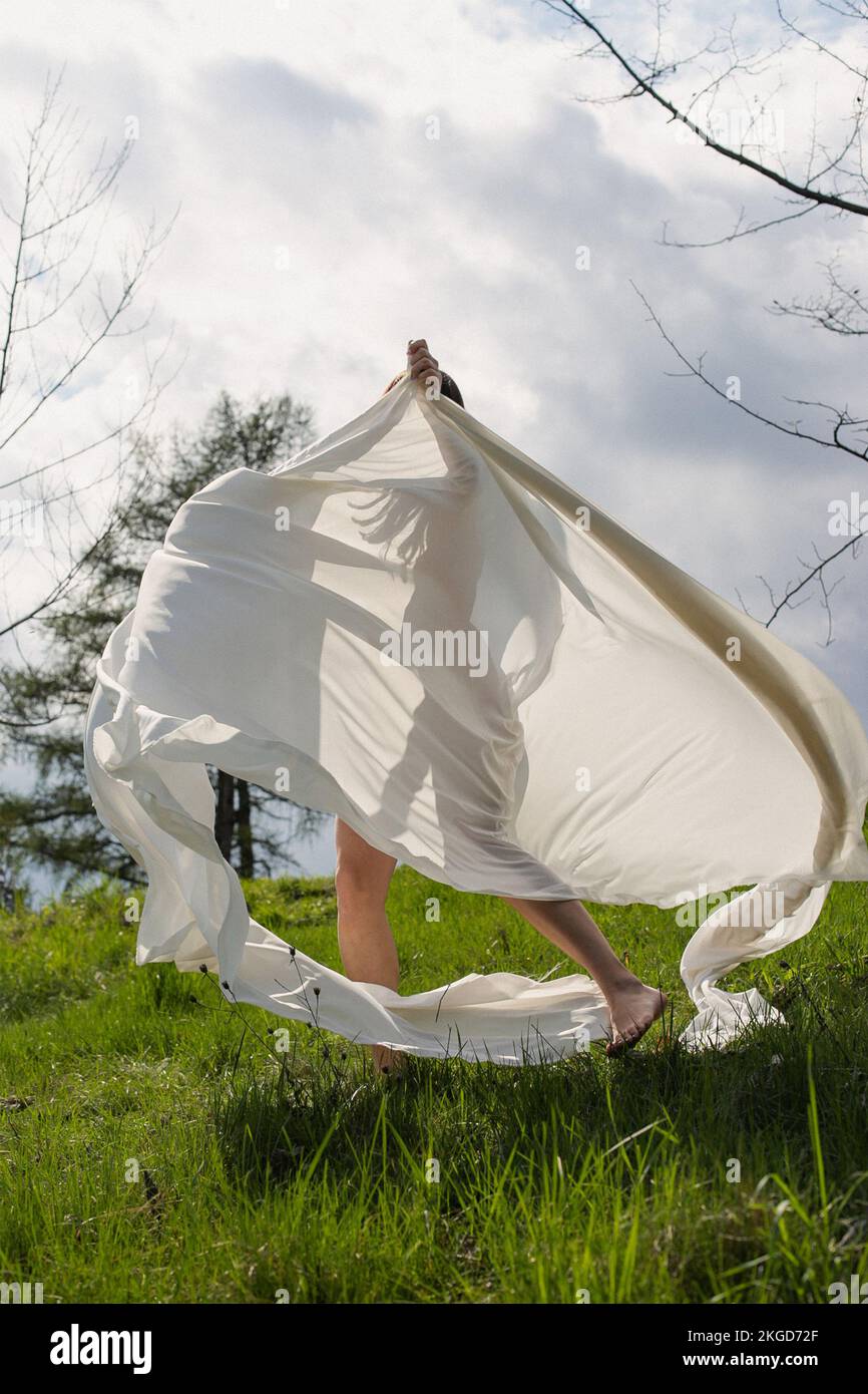 Lady with cloth hi-res stock photography and images - Alamy