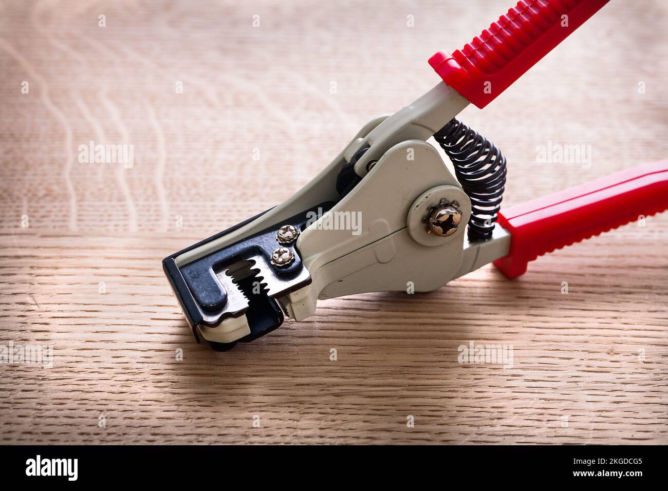 Automatic wire strippers hi-res stock photography and images - Alamy