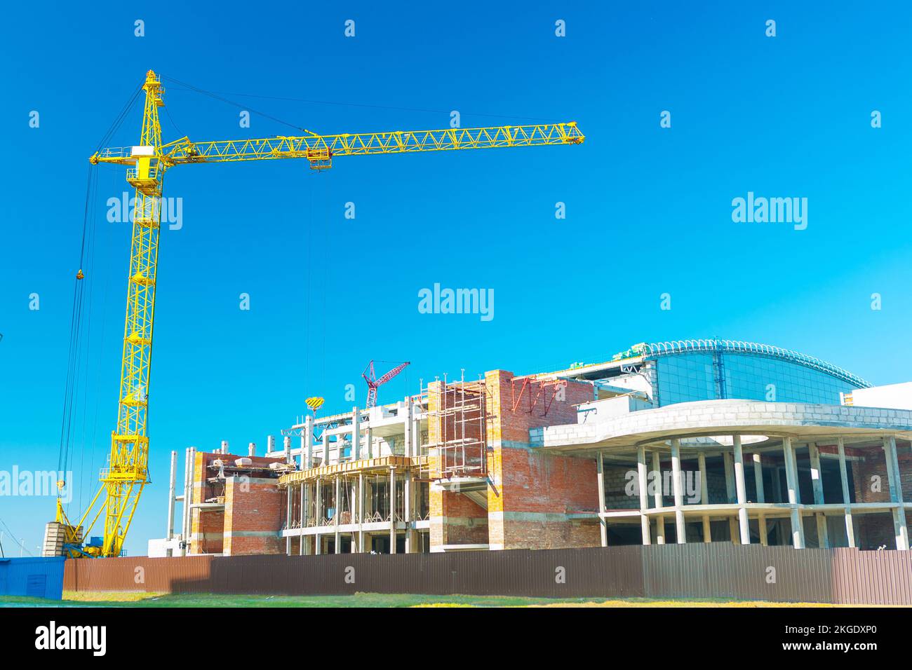 crane in construction of building Stock Photo - Alamy