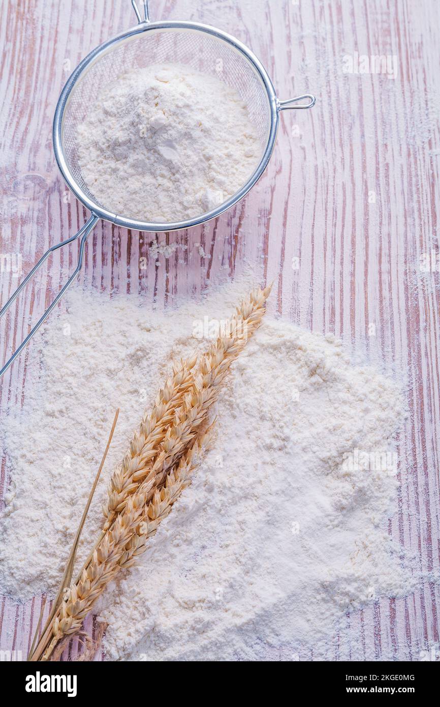 Straw sieve hi-res stock photography and images - Alamy