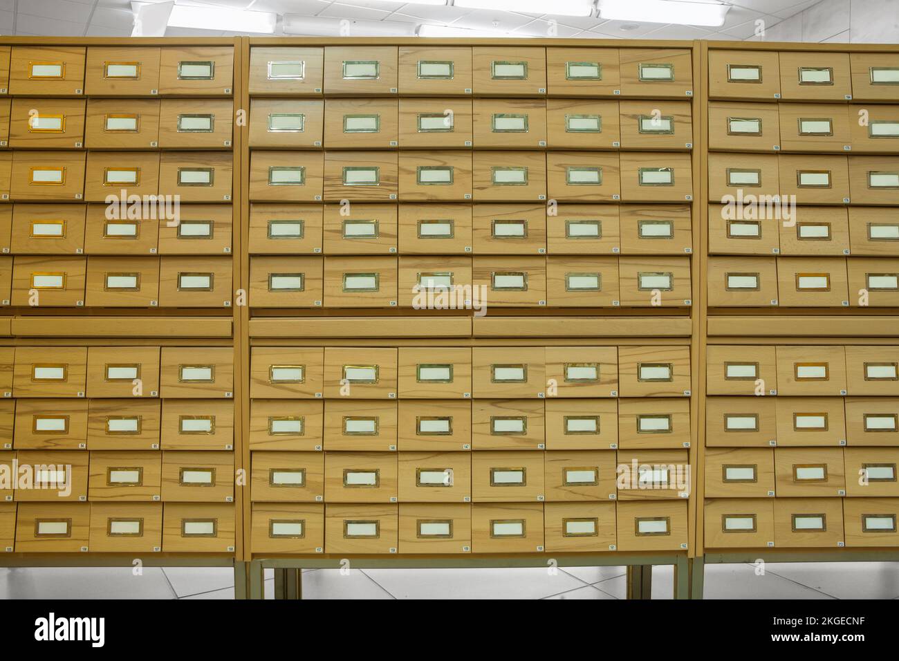 library wooden card catalog Stock Photo - Alamy