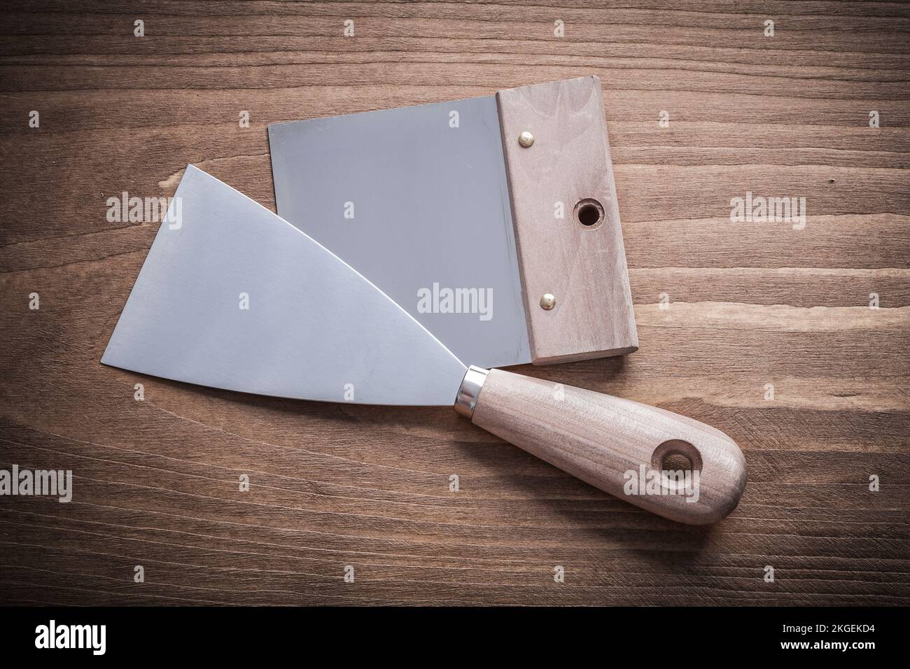 paint scraper and putty spattle on wood board Stock Photo - Alamy