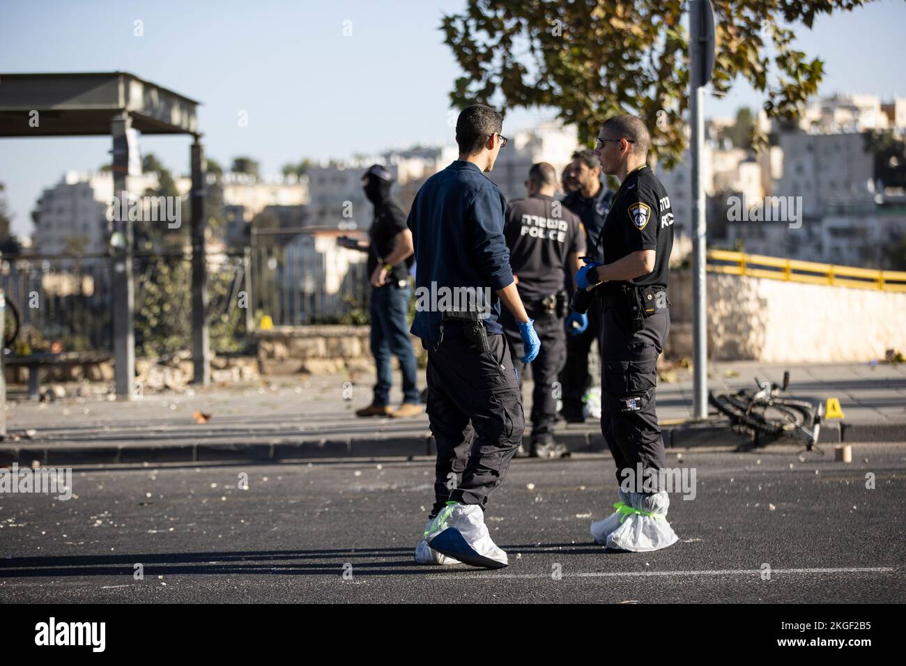 Jerusalem, Israel. 23rd Nov, 2022. Israeli security forces and forensic ...