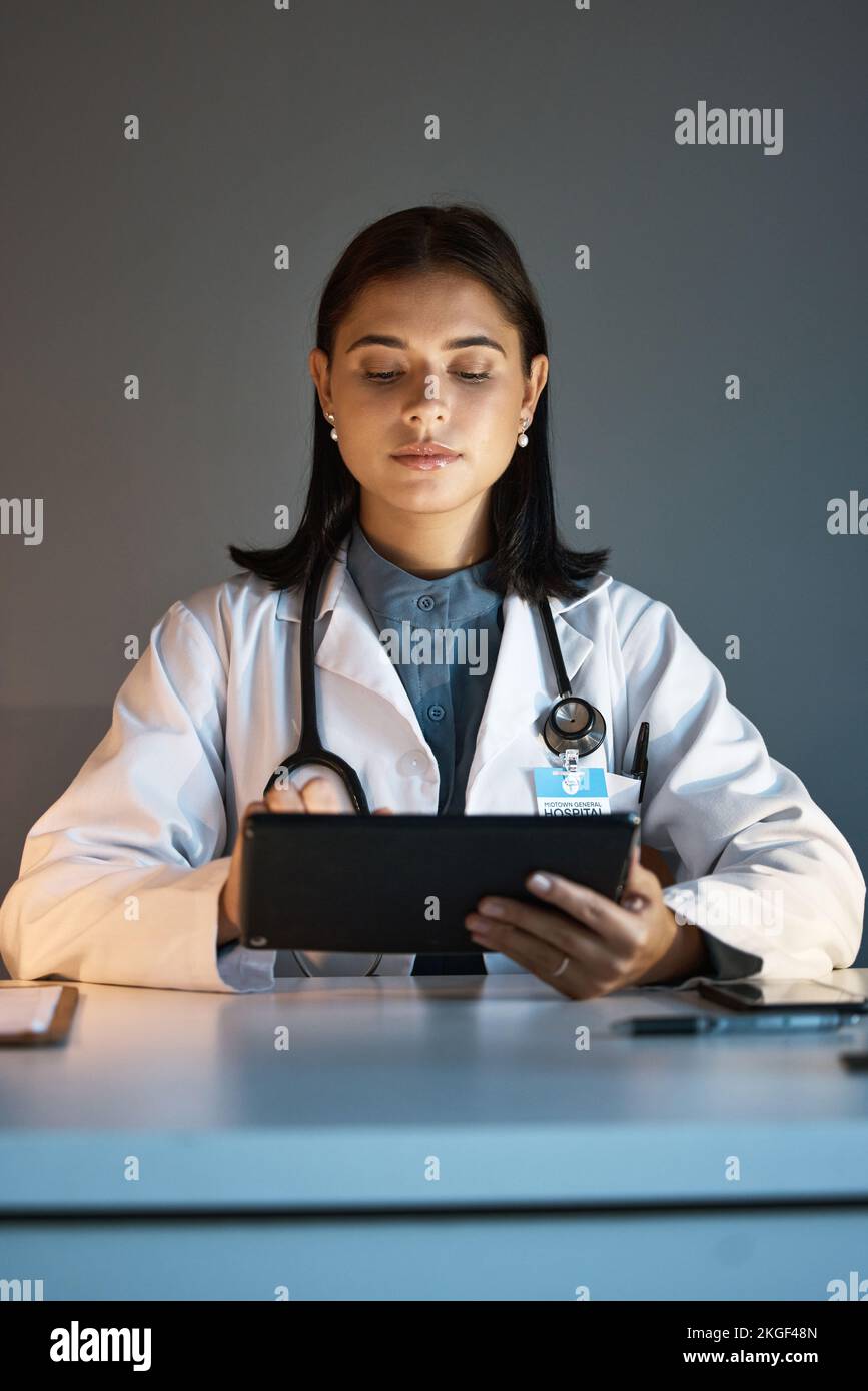 Manage result hi-res stock photography and images - Alamy