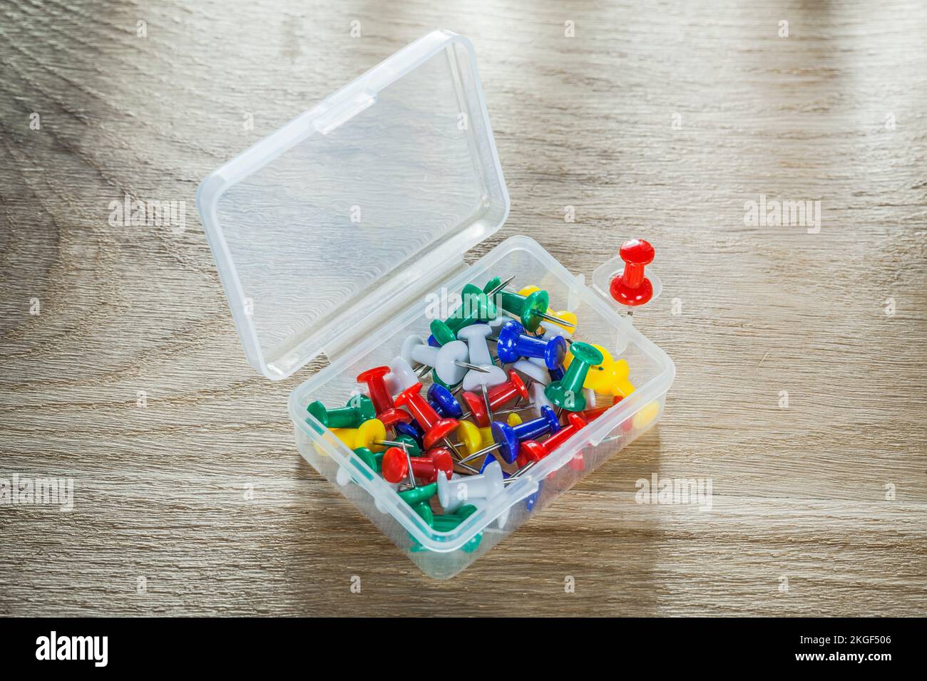 Drawing pins box hi-res stock photography and images - Alamy