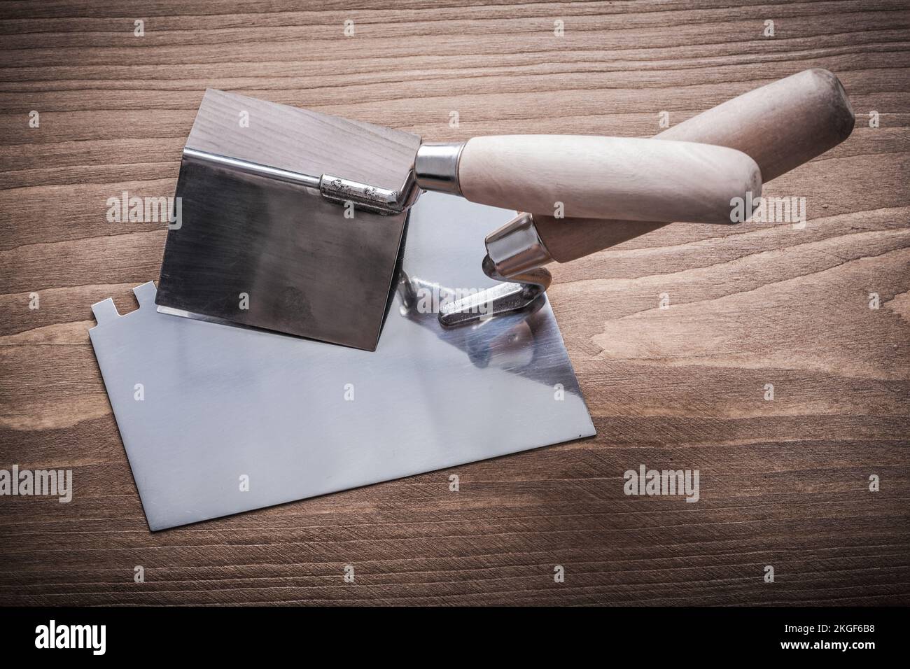 Putty knife hand tools paint hi-res stock photography and images - Alamy