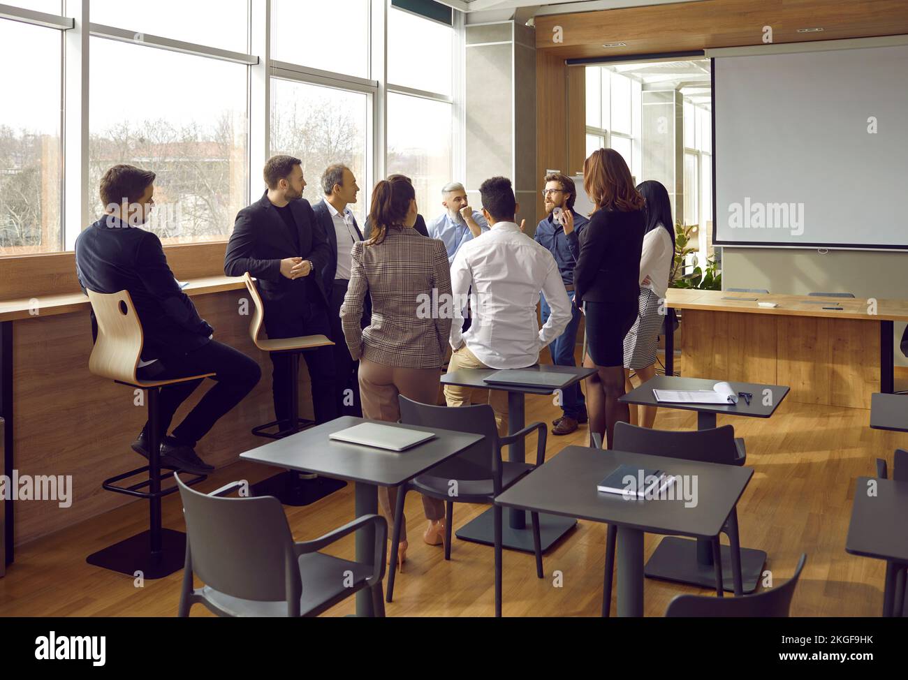 Office staff workplace hi-res stock photography and images - Alamy