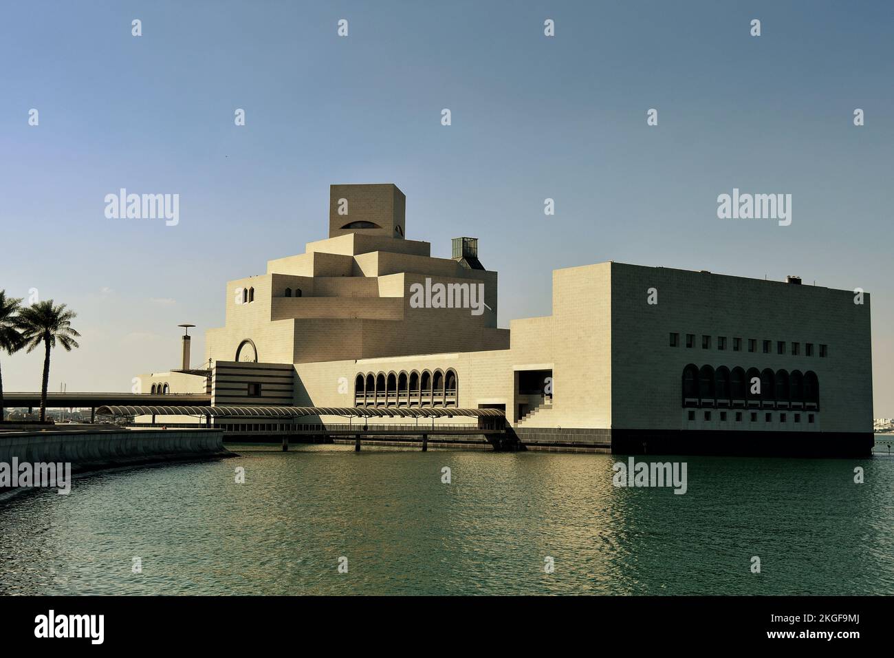 museum of islamic buiding doha qatar Stock Photo - Alamy