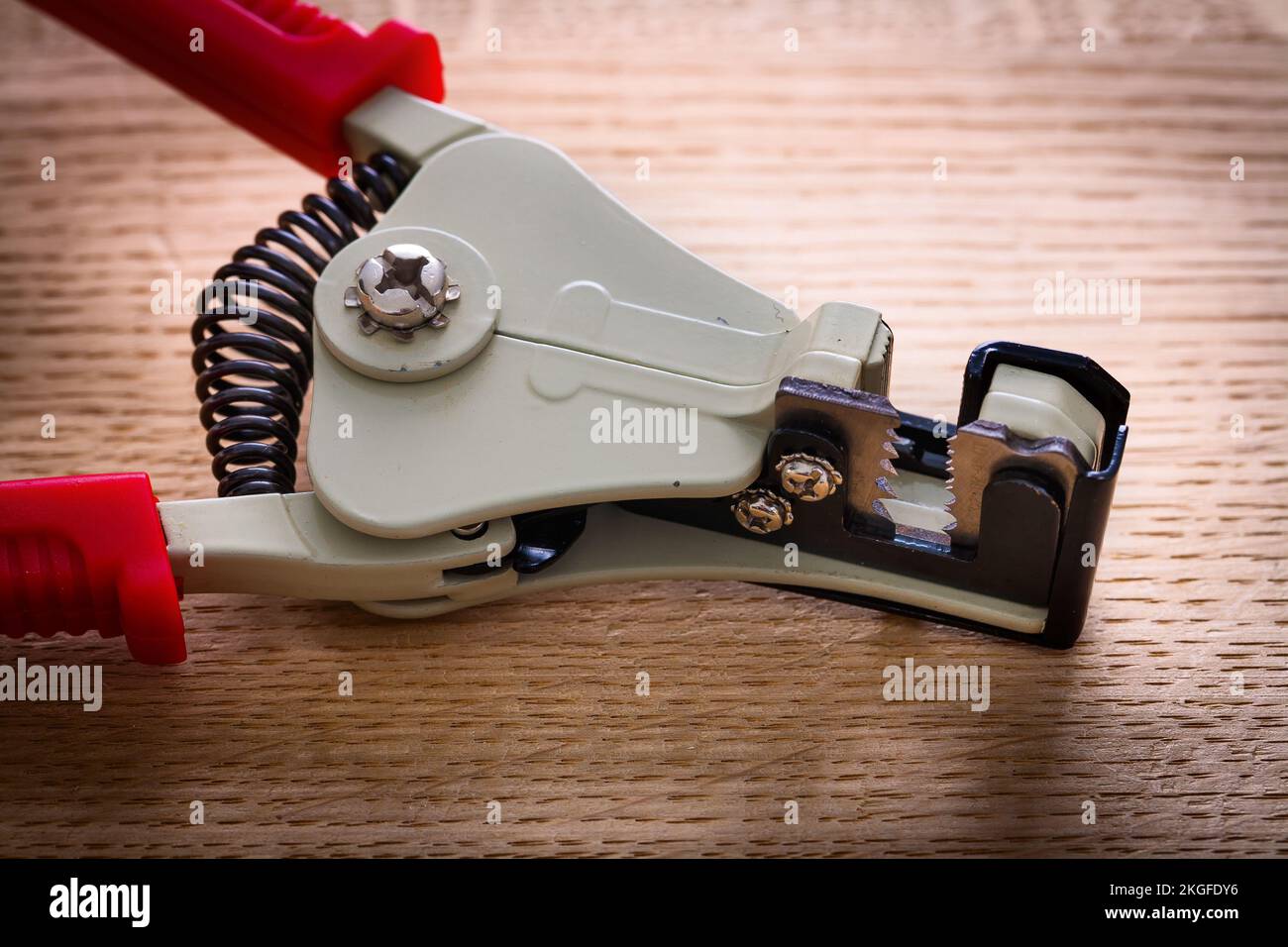 Automatic wire strippers hi-res stock photography and images - Alamy