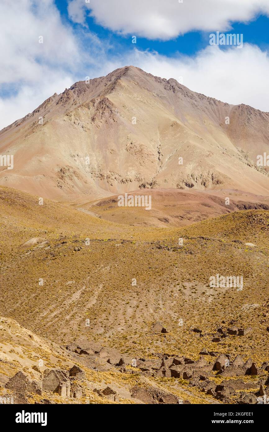Mountain landscape in the Bolivian High Plains, Sur Lipez Province ...