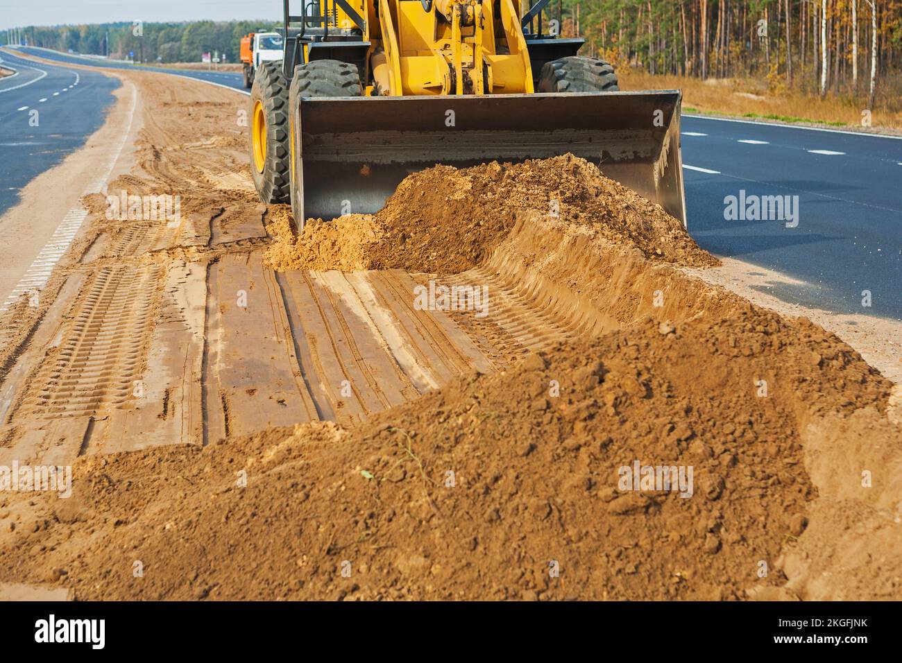 wheelloader working with sand Stock Photo - Alamy