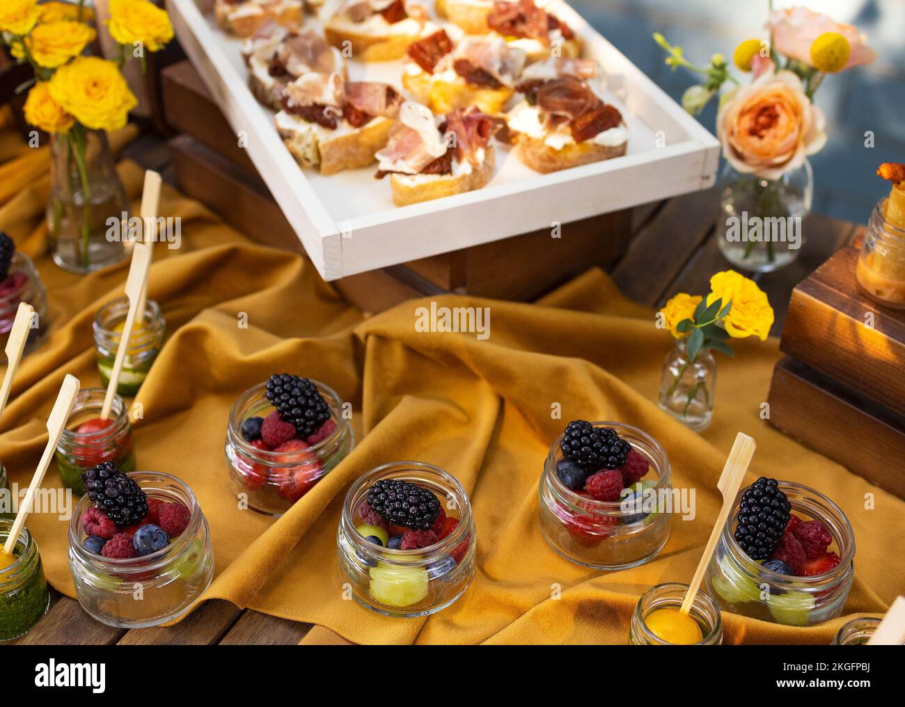 Professional cocktail reception hi-res stock photography and images - Alamy