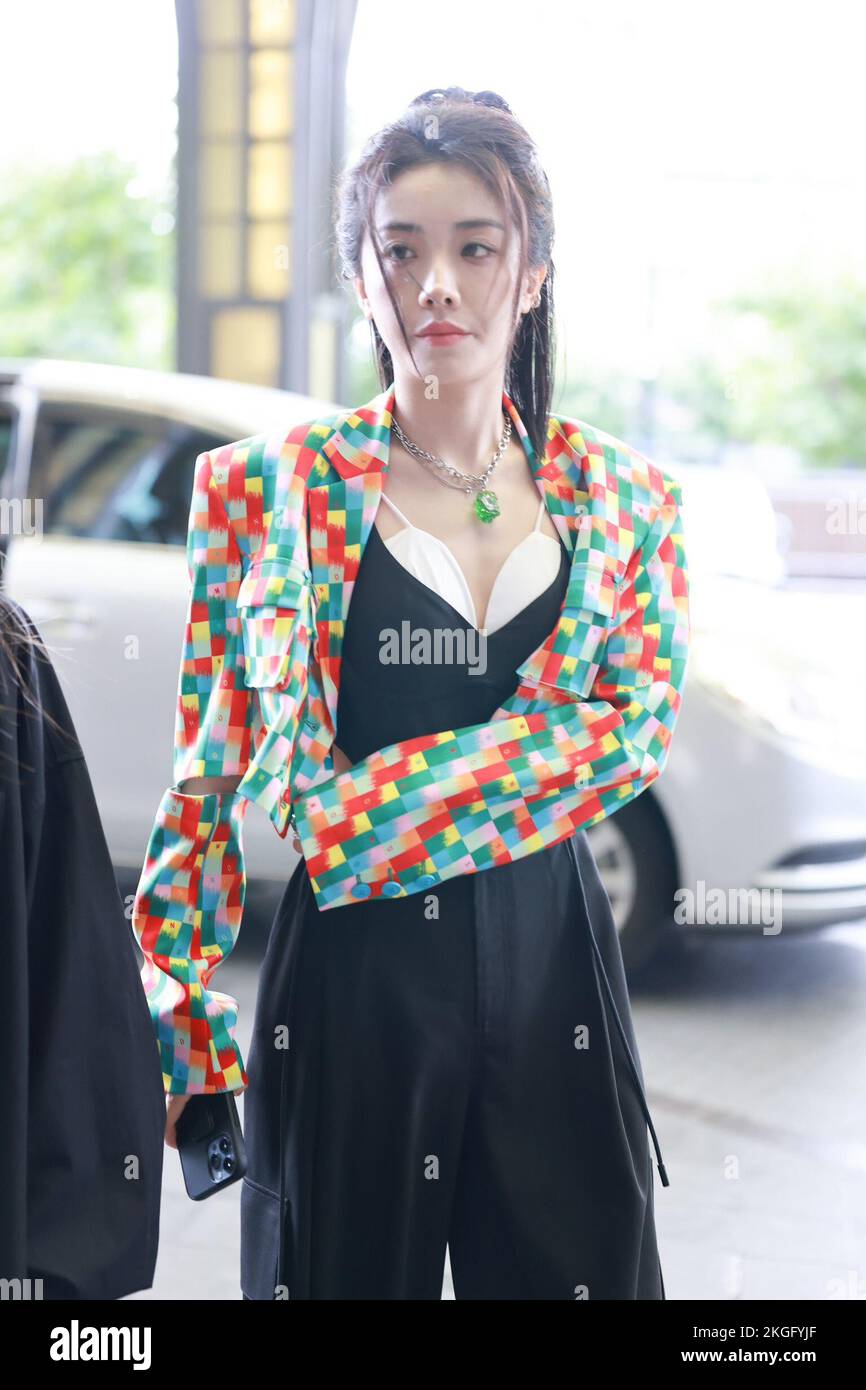 Chinese singer and actress Yu Yan appeared at Shanghai Fashion Week in ...
