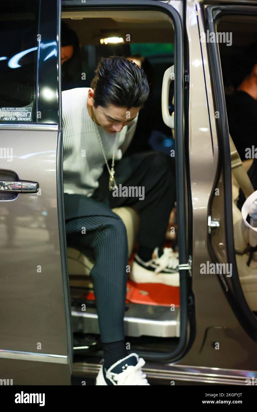 Taiwanese actor Darren Wang Talu went back to the hotel in Changsha ...