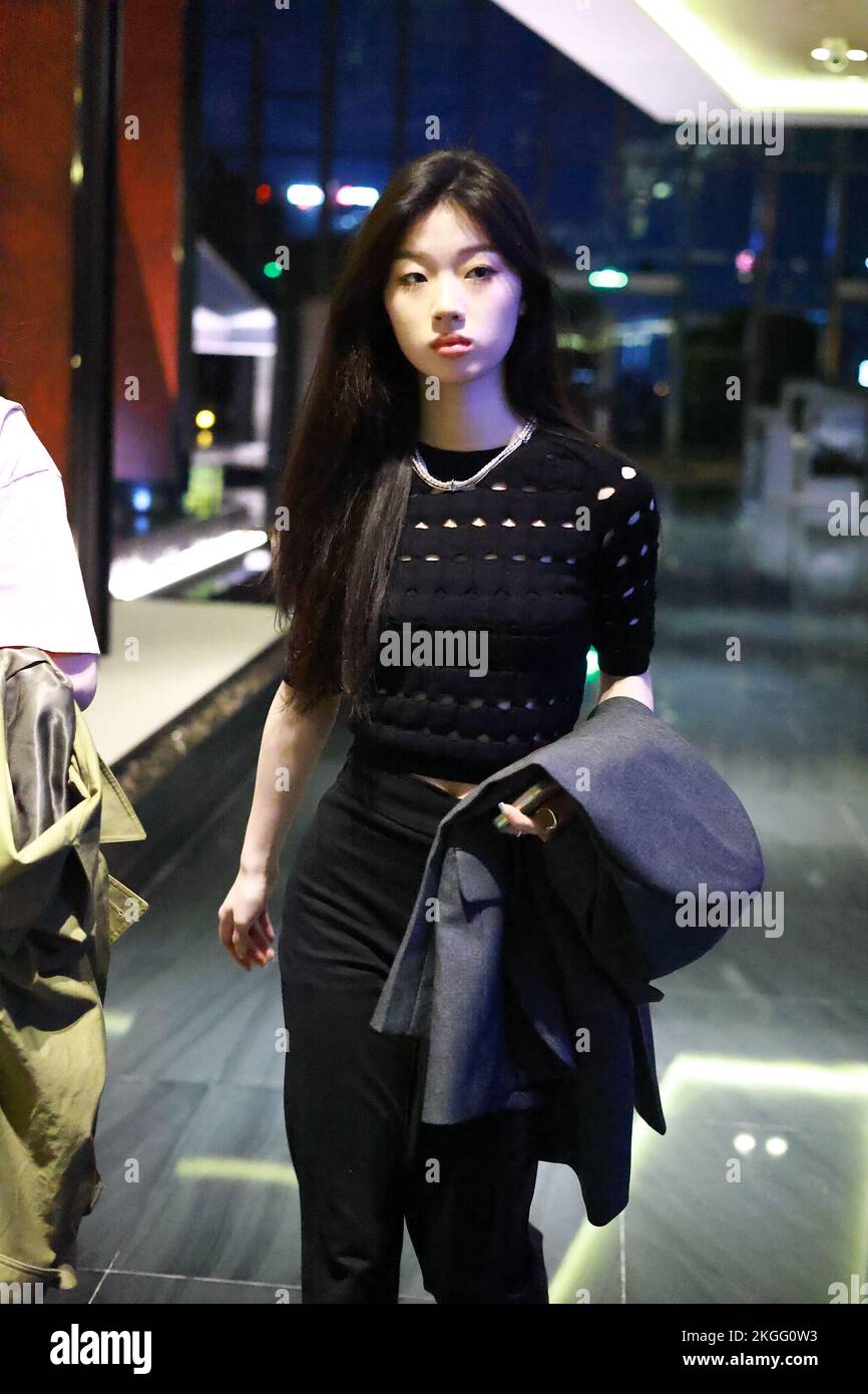 In this unlocated photo, Chinese singer Shan Yichun wore black hollow knitwear and flared ...