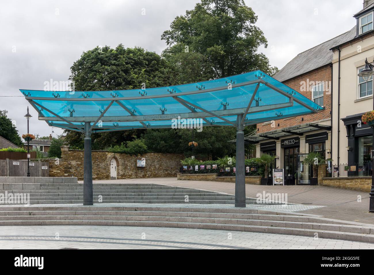 Market Square in the town of Kettering, Northamptonshire, UK Stock ...