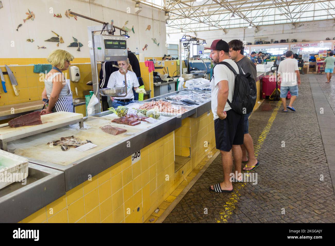 Fish stall indoor market hi-res stock photography and images - Alamy