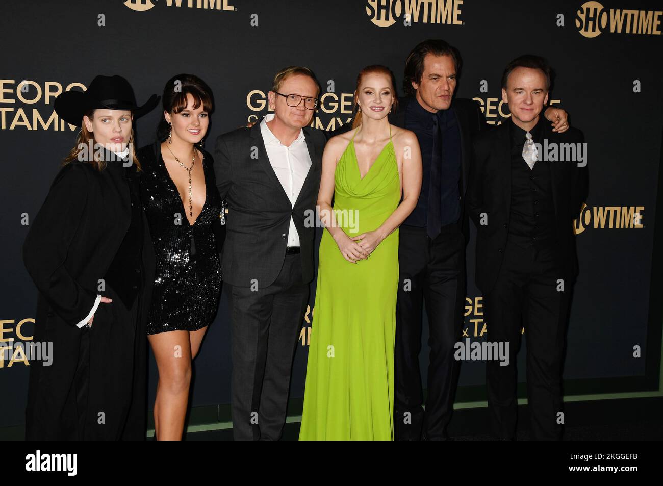 LOS ANGELES, CALIFORNIA - NOVEMBER 21: (L-R) Kelly McCormack, Vivie ...