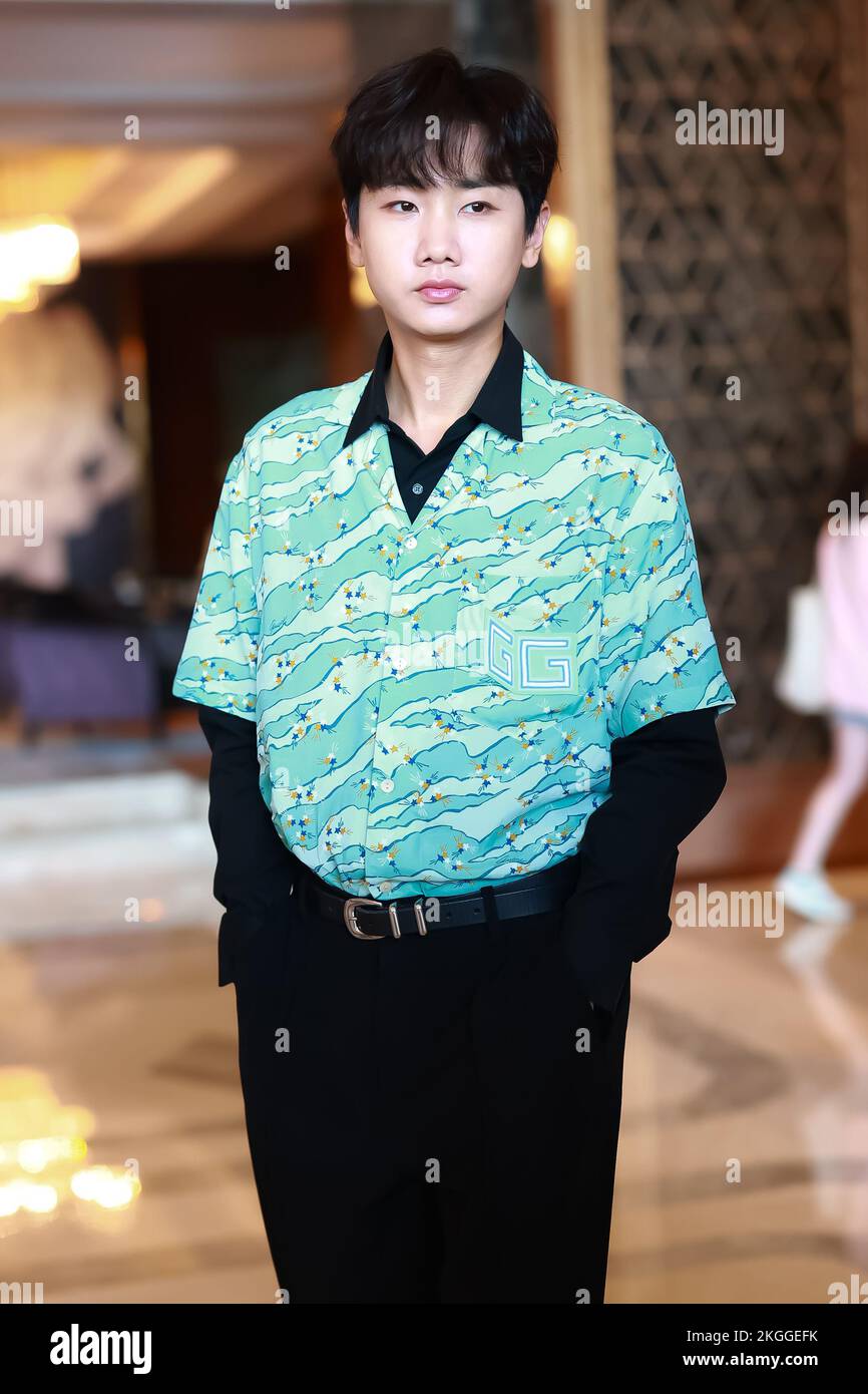 Chinese pop singer and songwriter Silence Wang appeared at the airport ...