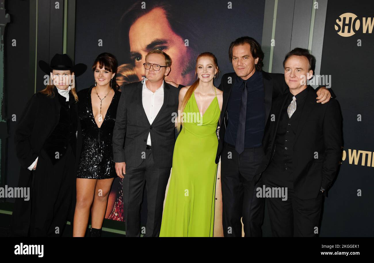 LOS ANGELES, CALIFORNIA - NOVEMBER 21: (L-R) Kelly McCormack, Vivie ...