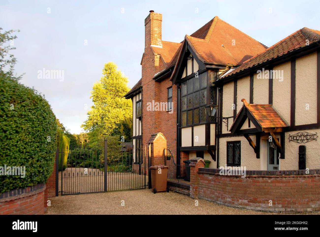 Gated england hi-res stock photography and images - Alamy