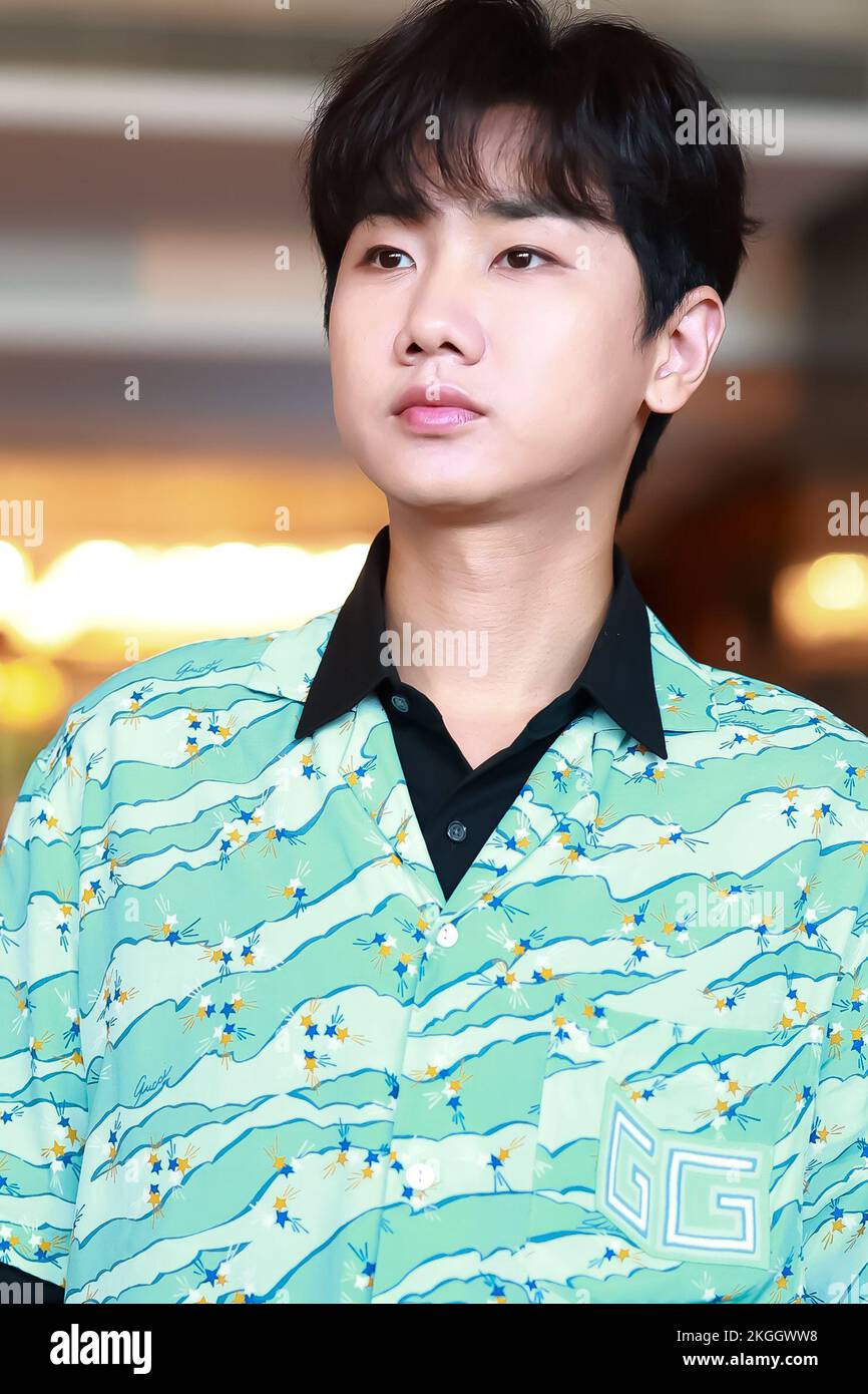 Chinese pop singer and songwriter Silence Wang appeared at the airport ...