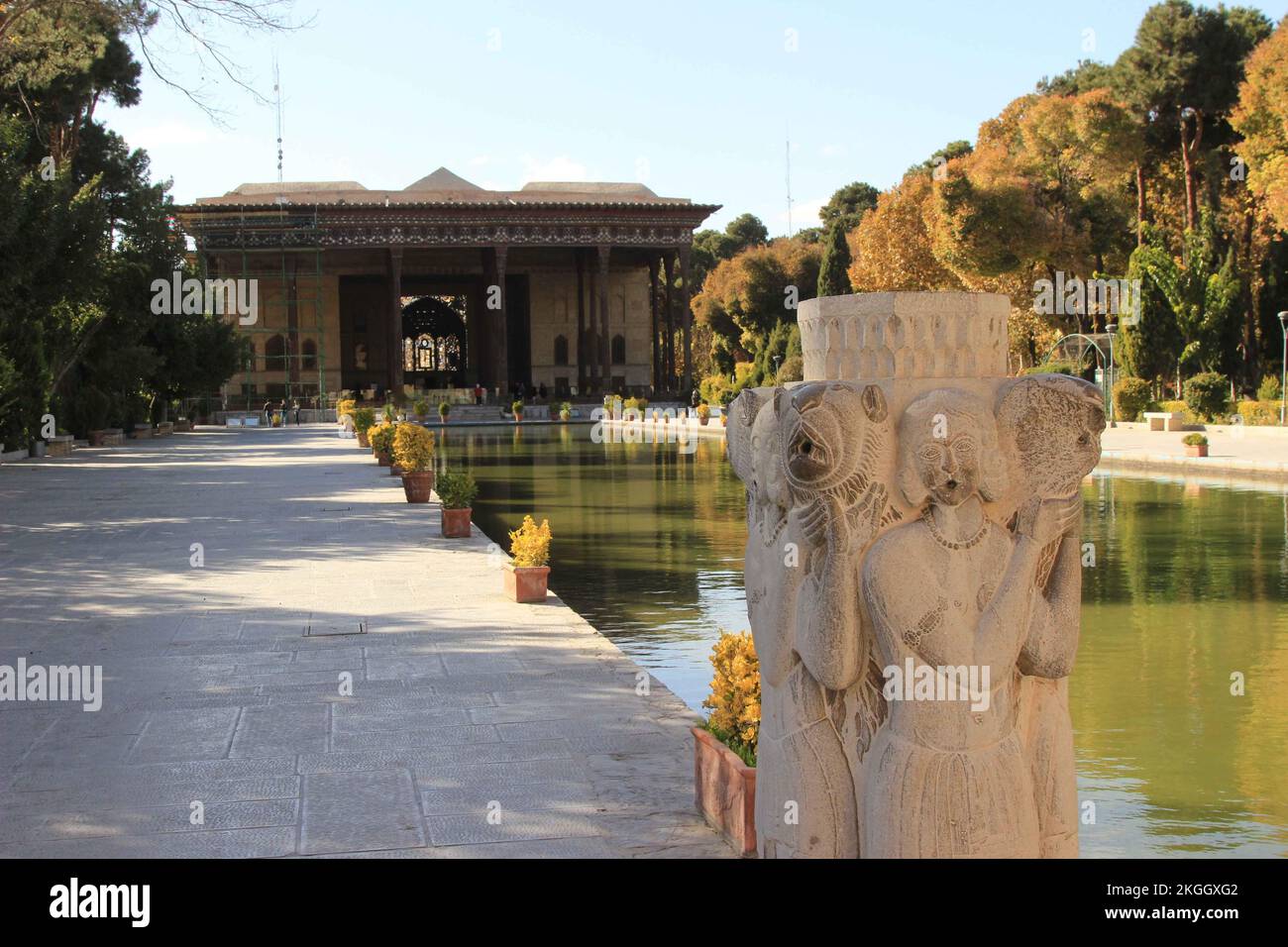 The architecture of Chehel Sotoun Persian pavilion in Isfahan, Iran ...