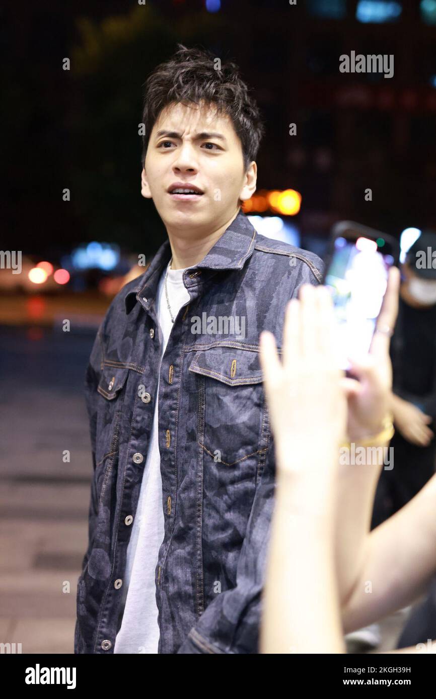 Taiwanese actor Darren Wang Talu came off work in Changsha City, south ...