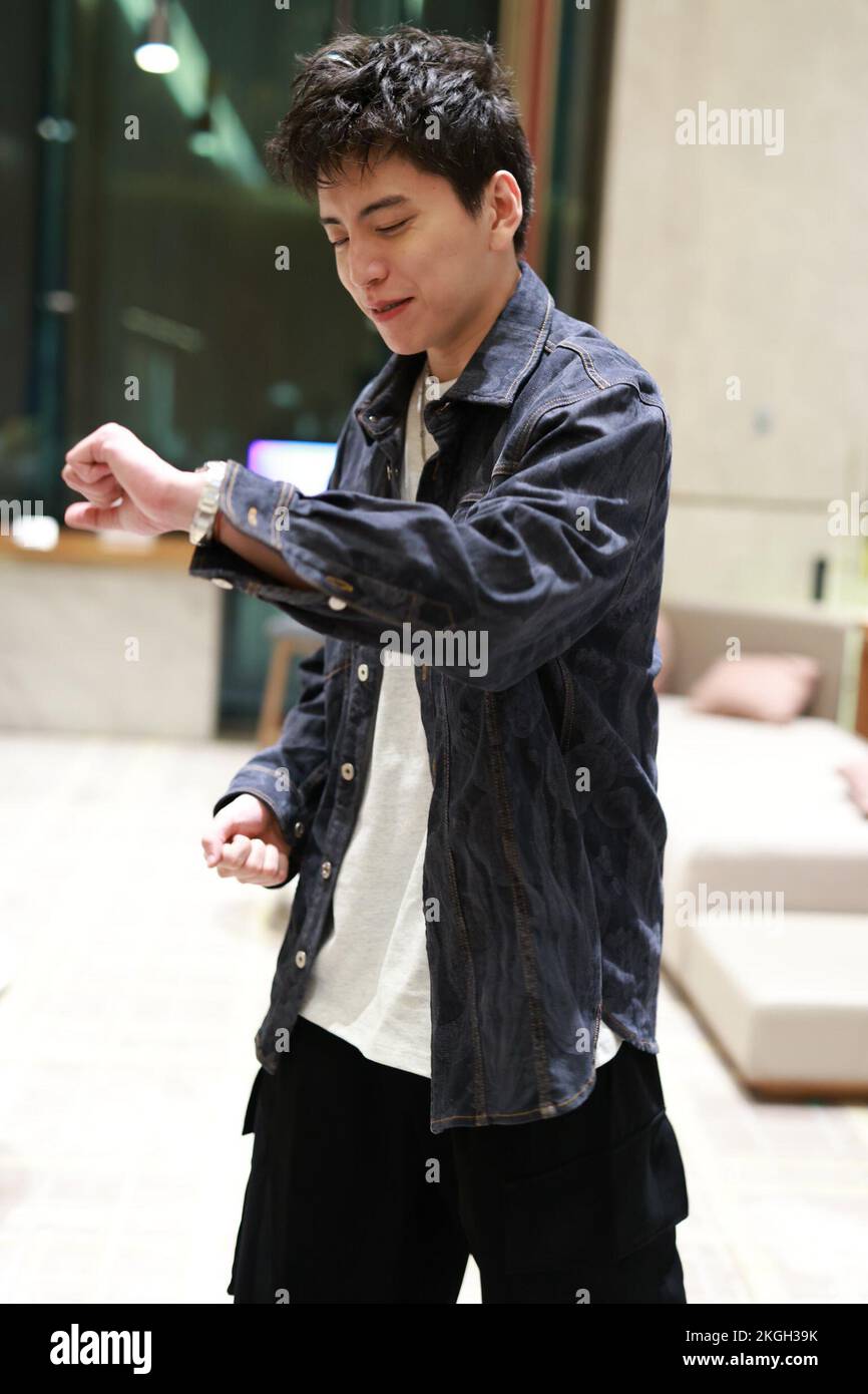 Taiwanese actor Darren Wang Talu came off work in Changsha City, south ...