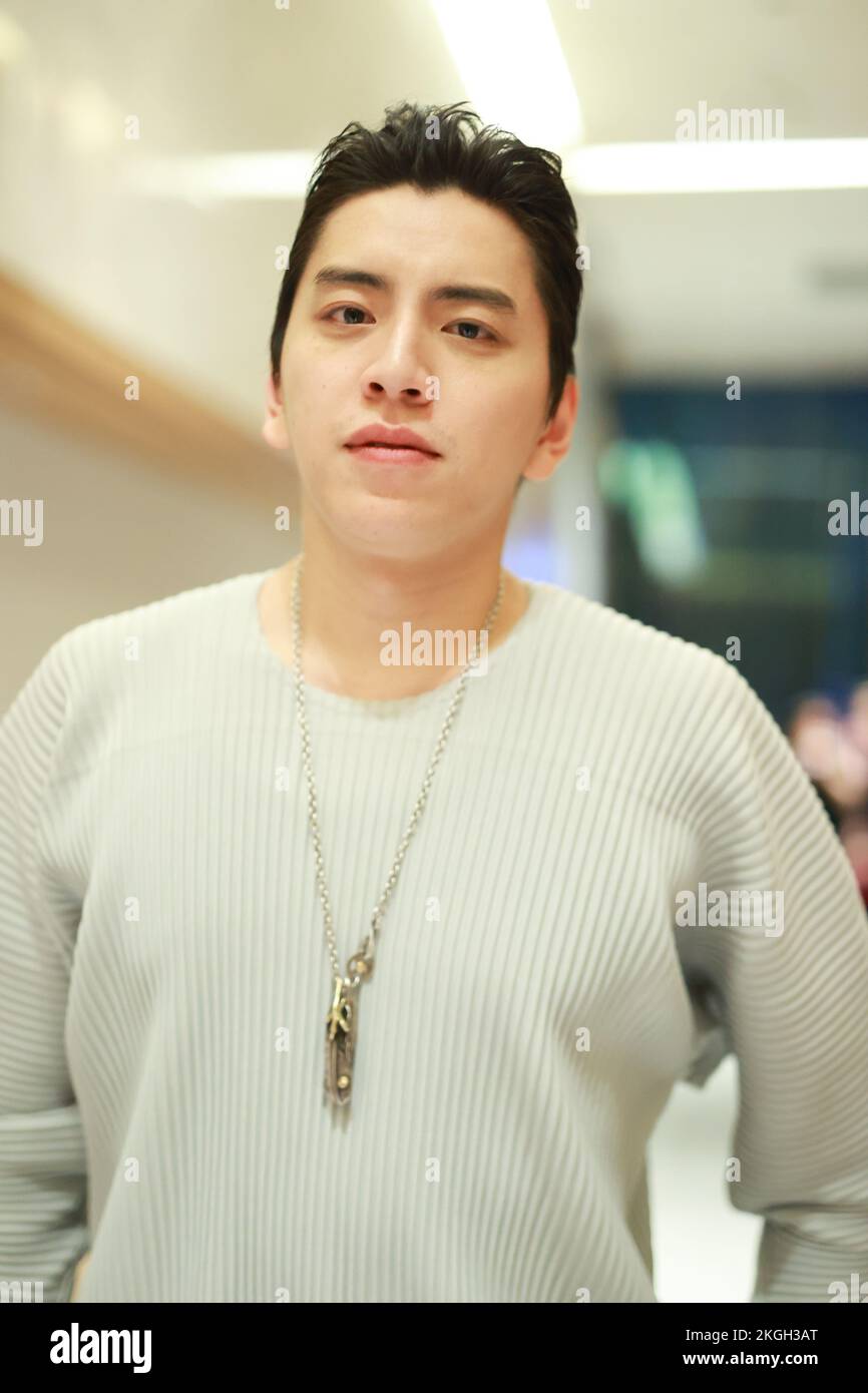 Taiwanese actor Darren Wang Talu went back to the hotel in Changsha ...