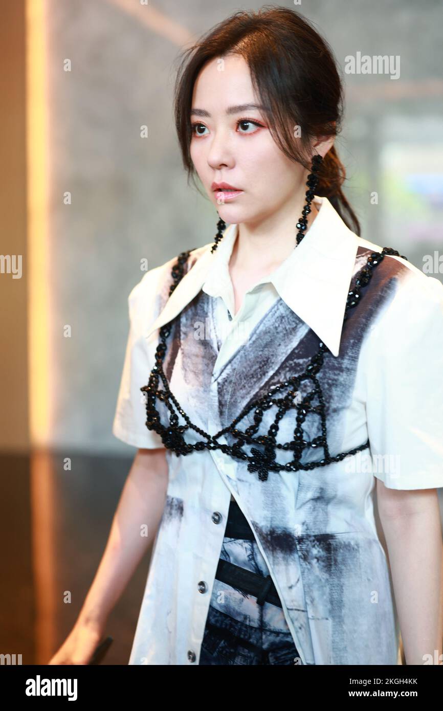 Chinese singer-songwriter Jane Zhang wore white ink-printed shirt and ...